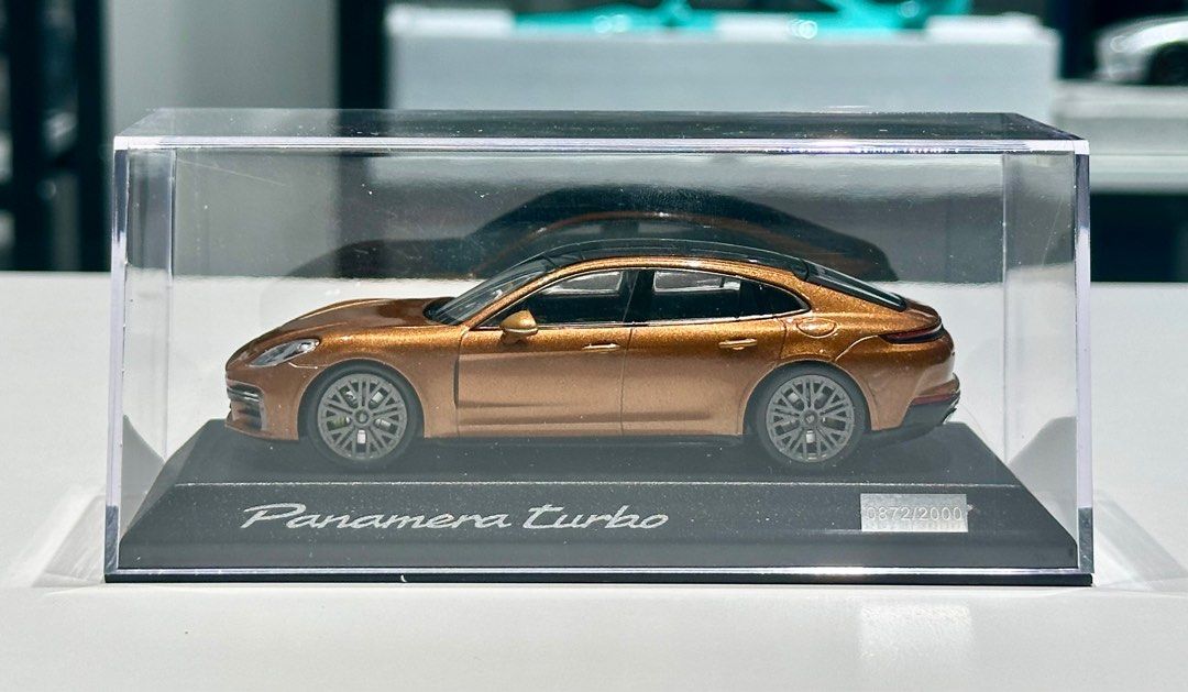 1/43 Porsche Dealer Edition Panamera Turbo E-Hybrid (G3) Madeira Gold ...