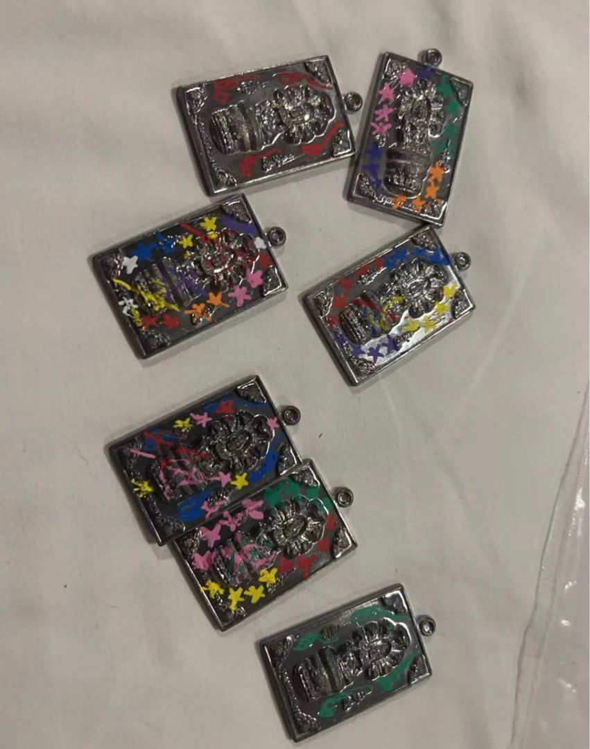 2549 阿贊初 剛剛請的 鉛版本 圖一左邊是真的, 興趣及遊戲, 收藏品及紀念品, 宗教物品 - Carousell