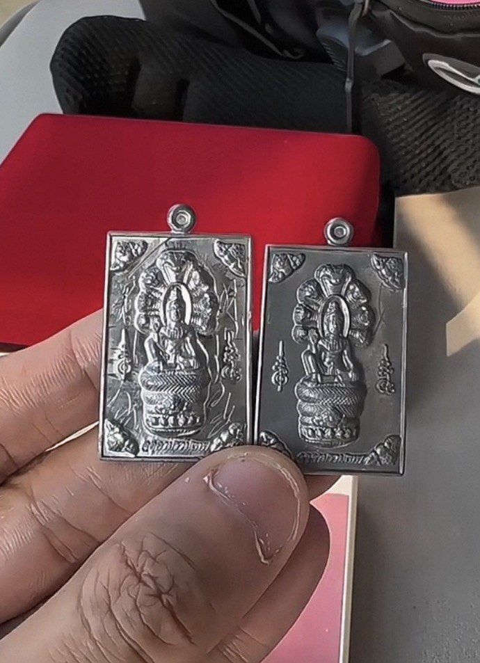 2549 阿贊初 剛剛請的 鉛版本 圖一左邊是真的, 興趣及遊戲, 收藏品及紀念品, 宗教物品 - Carousell