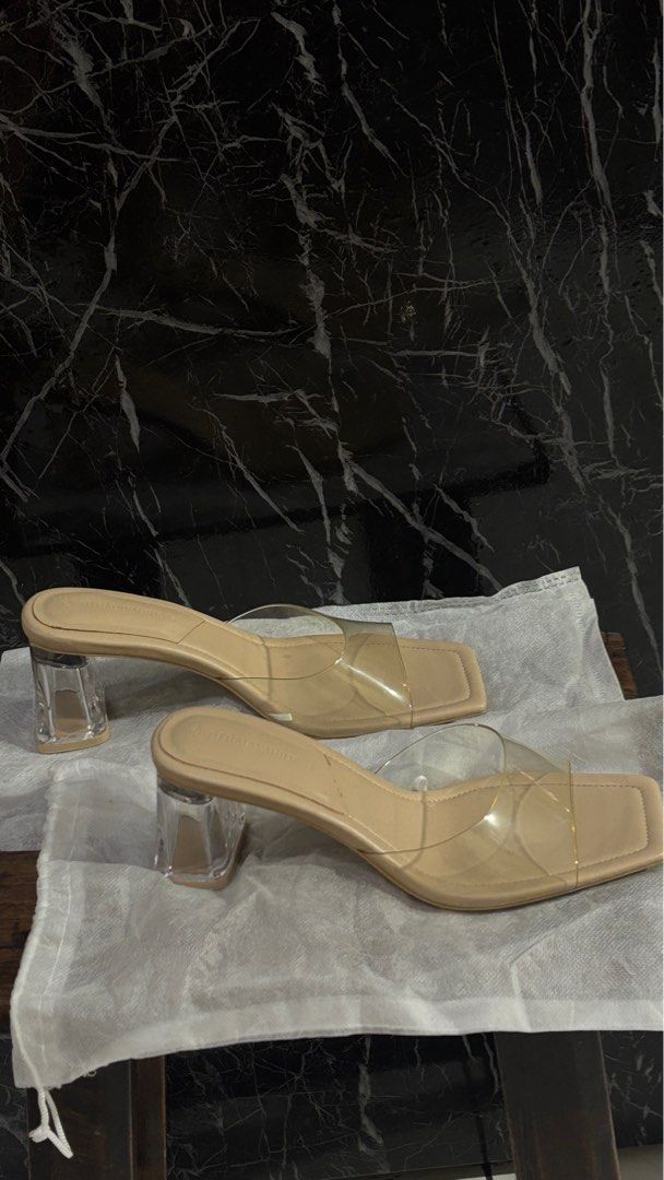 𝐒𝐭𝐫𝐚𝐝𝐢𝐯𝐚𝐫𝐢𝐮𝐬 𝐂𝐥𝐞𝐚𝐫 𝐁𝐥𝐨𝐜𝐤 𝐇𝐞𝐞𝐥𝐬, Fesyen Wanita, Sepatu di Carousell