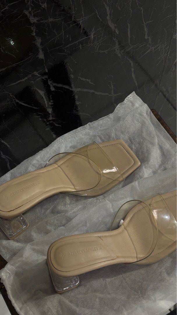 𝐒𝐭𝐫𝐚𝐝𝐢𝐯𝐚𝐫𝐢𝐮𝐬 𝐂𝐥𝐞𝐚𝐫 𝐁𝐥𝐨𝐜𝐤 𝐇𝐞𝐞𝐥𝐬, Fesyen Wanita, Sepatu di Carousell