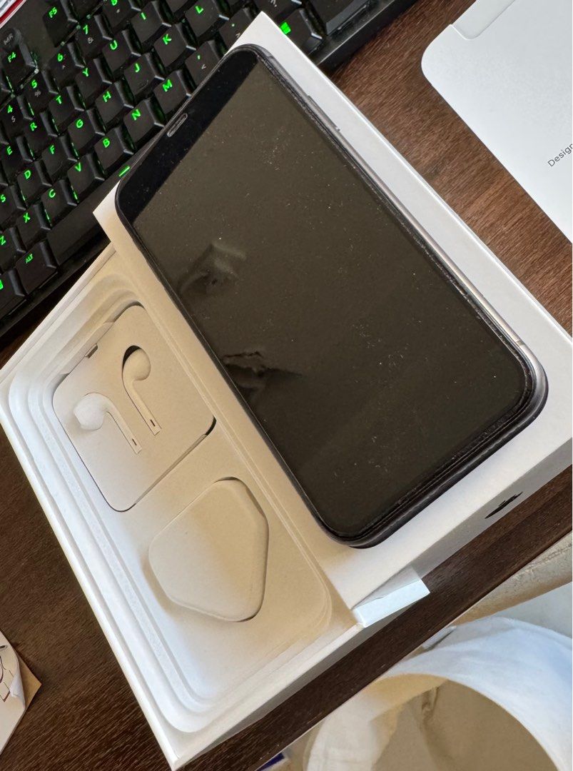 Apple iPhone 11 Black, 手提電話, 手機, iPhone, iPhone 11 系列 - Carousell