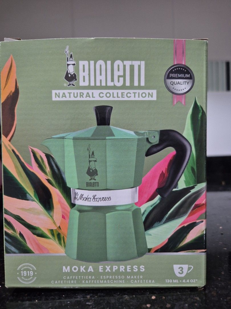 Bialetti moka Express green 3 cups, TV & Home Appliances, Kitchen ...