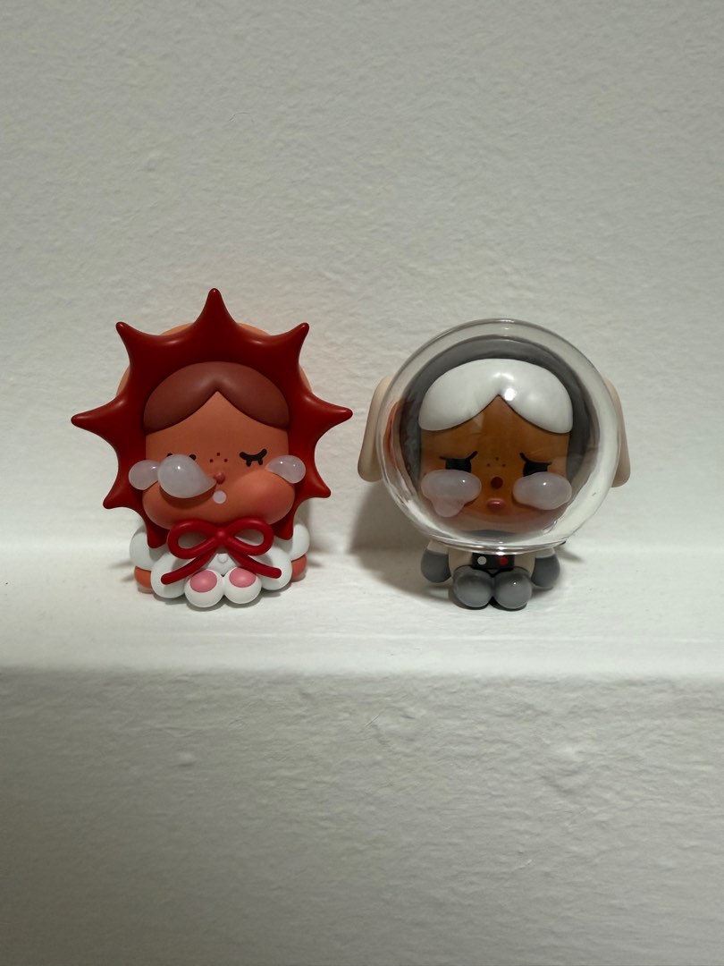 Crybaby Crying on the moon mini Pop Mart - First Boy on the moon ...