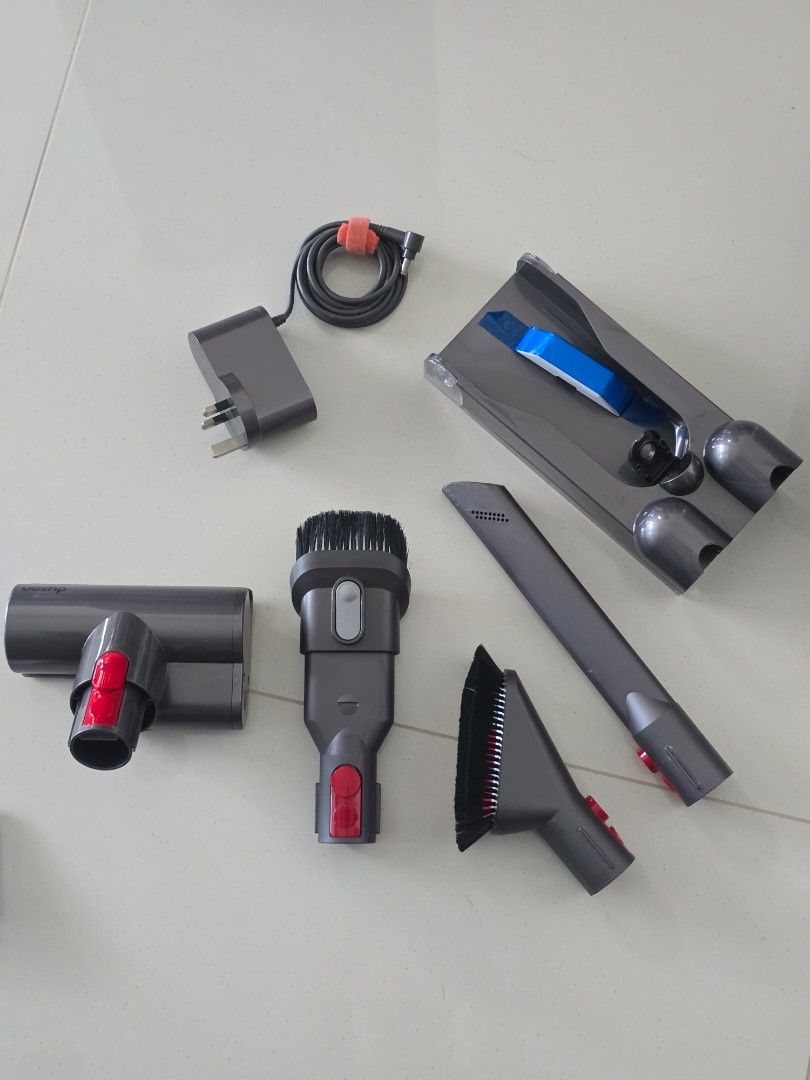 Dyson V10 Fluffy Cyclone Cordless Vacuum, TV & Home Appliances, Vacuum ...