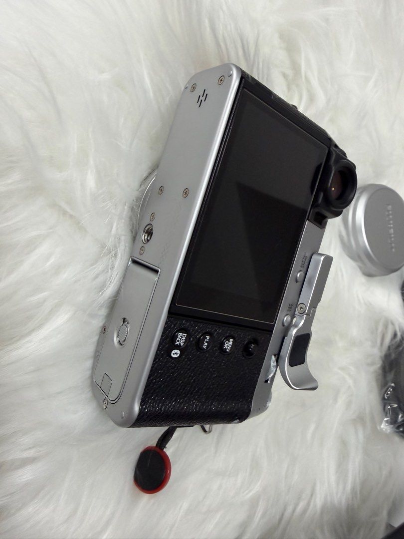Fujifilm X100VI Digital Camera - Silver, Photography, Cameras on Carousell