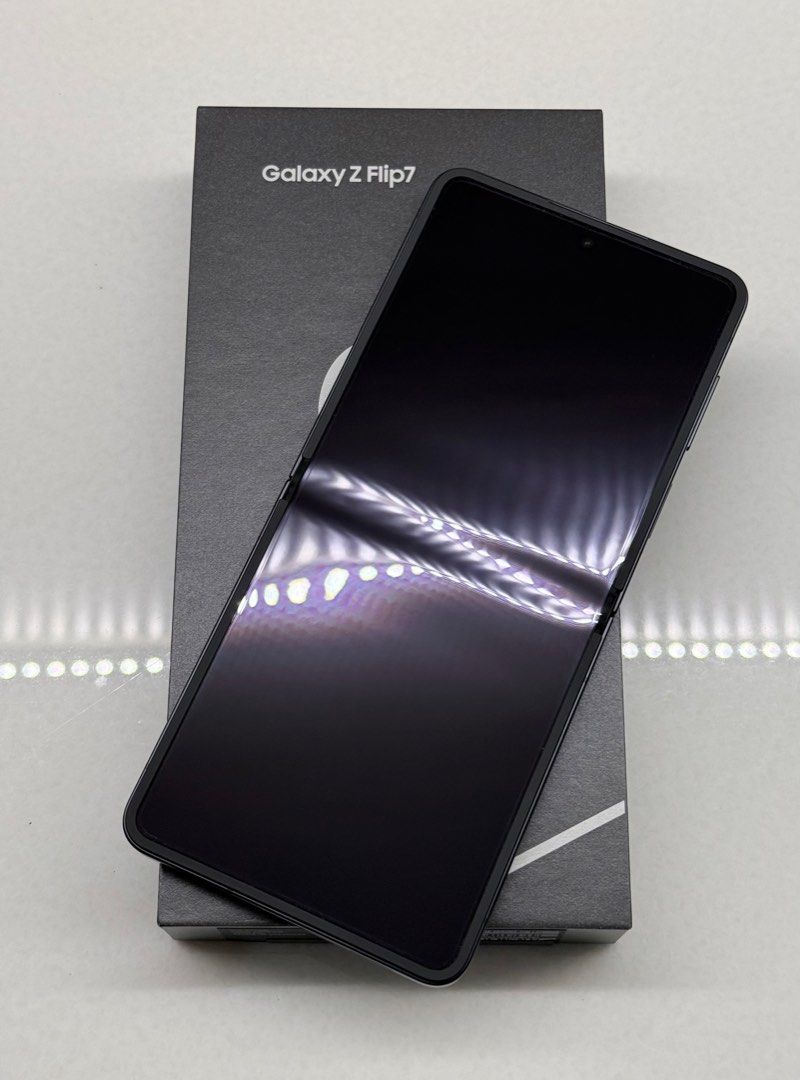 Galaxy Z Flip 7 256GB Jetblack, Mobile Phones & Gadgets, Mobile Phones ...