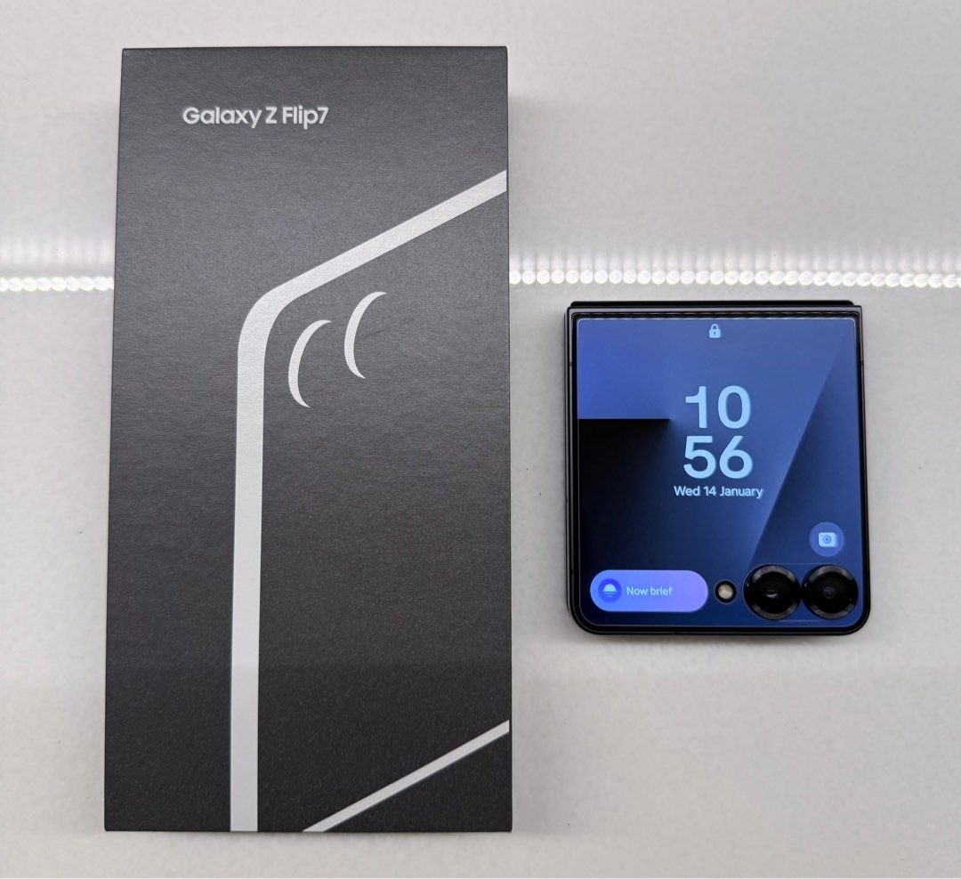 Galaxy Z Flip 7 256GB Jetblack, Mobile Phones & Gadgets, Mobile Phones ...