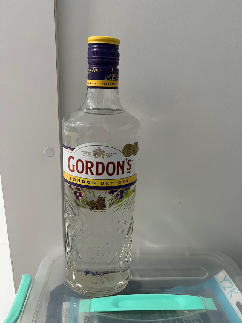 Gordon's London Dry Gin, Food & Drinks, Alcoholic Beverages on Carousell
