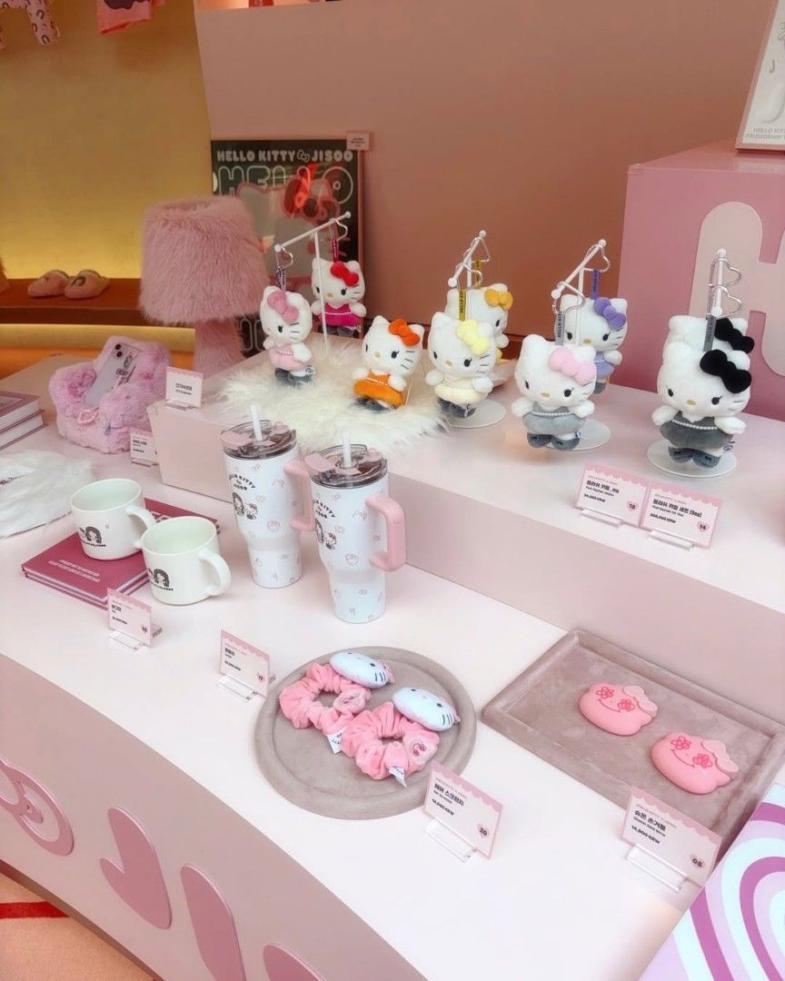 [HTB] blackpink jisoo shumon x hello kitty popup merch, Hobbies & Toys ...