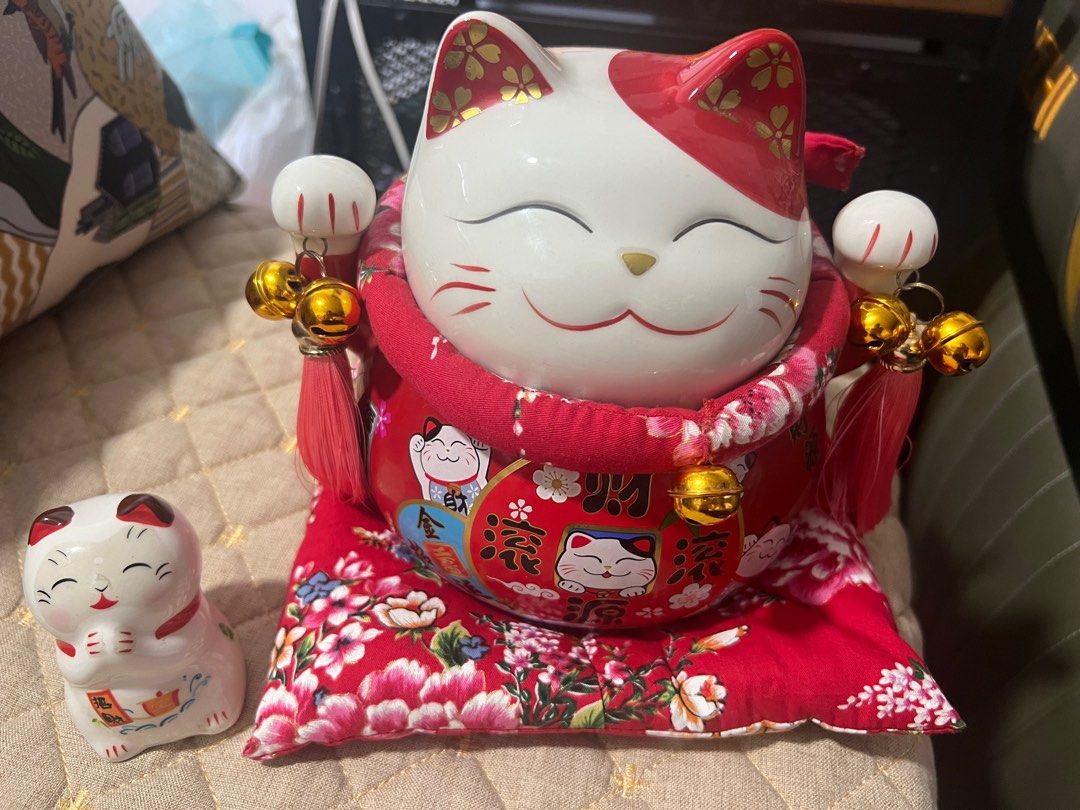 Japanese Lucky Cat Figurine Set, Hobbies & Toys, Toys & Games on Carousell