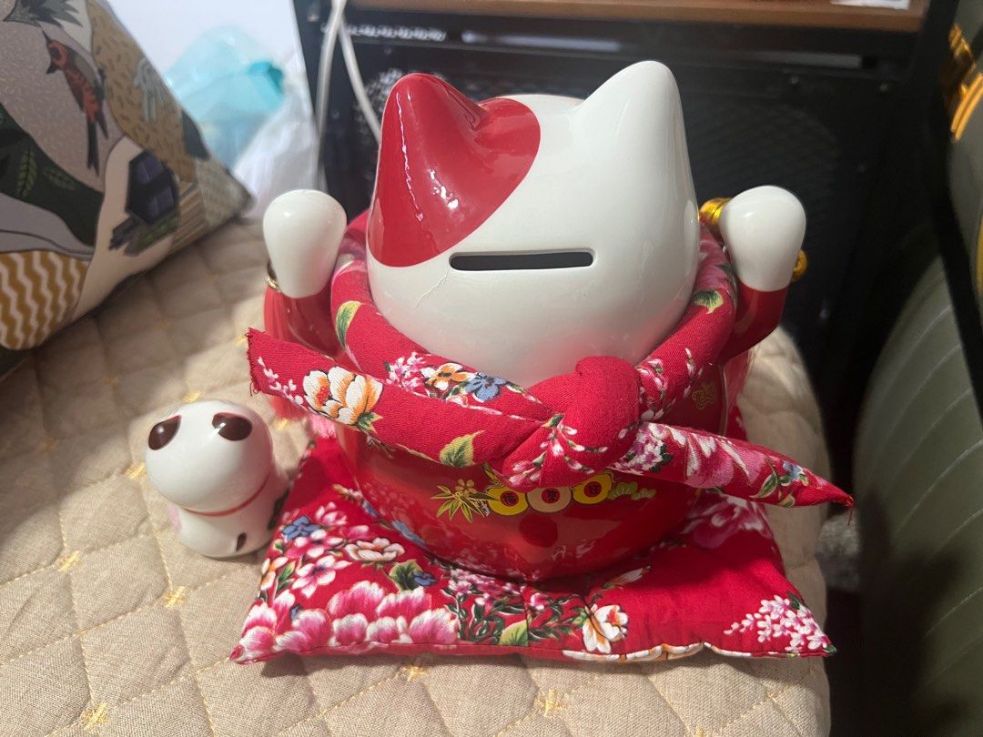 Japanese Lucky Cat Figurine Set, Hobbies & Toys, Toys & Games on Carousell