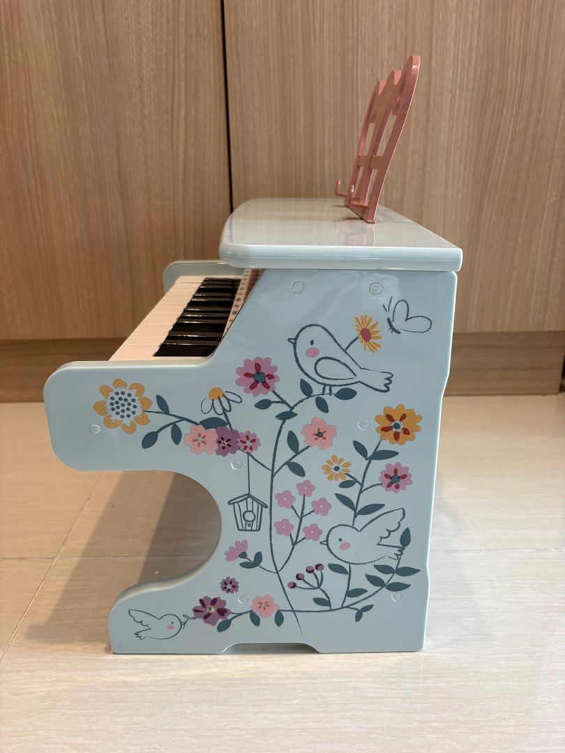 Kids Keyboard Piano with Key light up, Hobbies & Toys, Musical ...