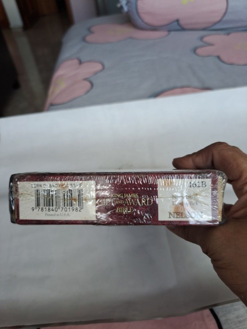 King James Gift and Award Bible, Hobbies & Toys, Books & Magazines ...