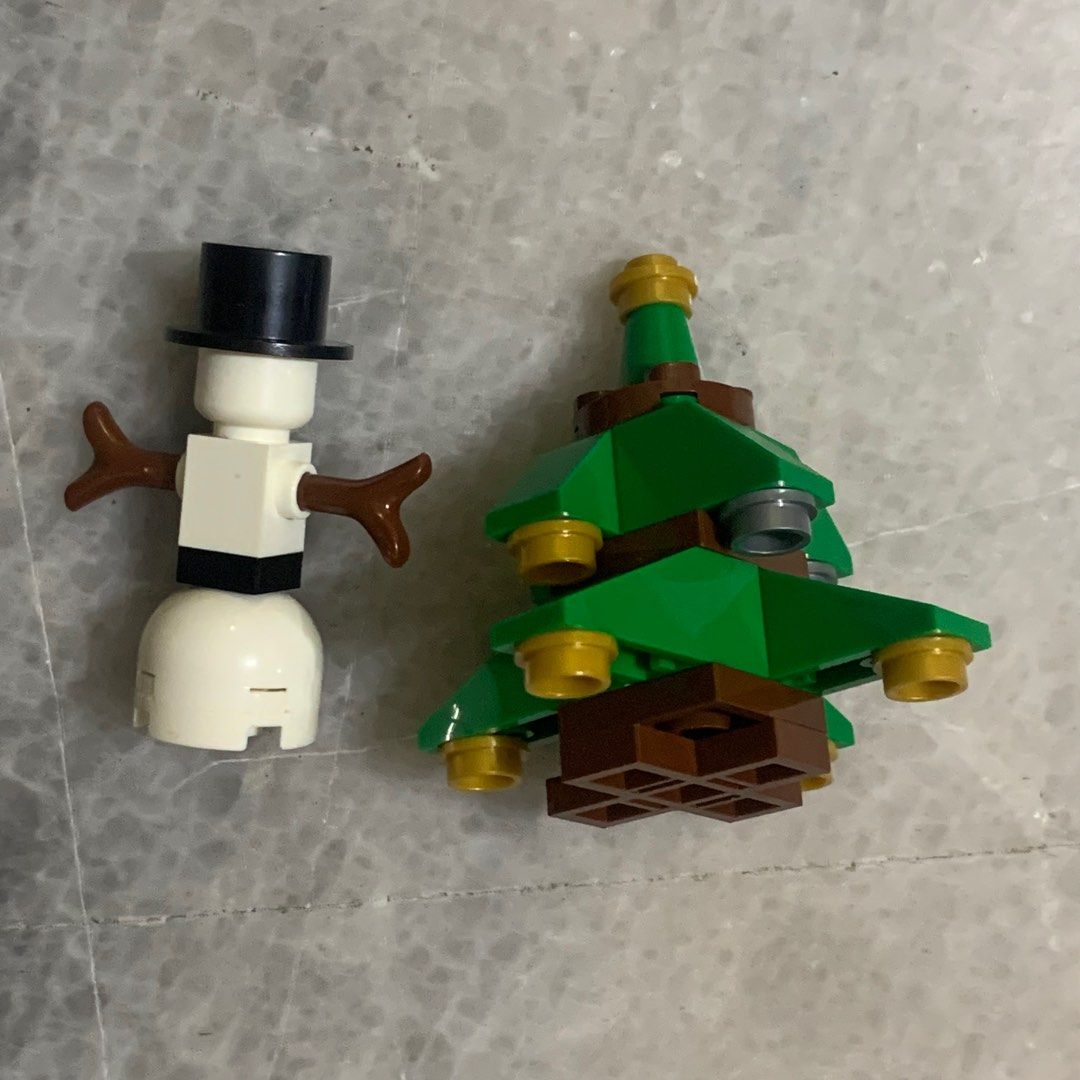 LEGO builds Christmas tree and snowman (Lego Advent Calendar), Hobbies ...