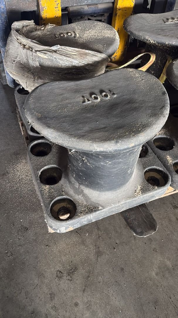 Marine boat pollard 100 ton capacity, Everything Else on Carousell