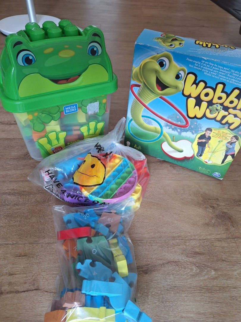 Mega Bloks Friendly Frog & Wobbly Worm Game, Hobbies & Toys, Toys ...