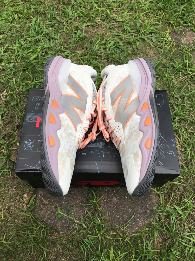 NEW BALANCE HESI LOW V2, Announcements on Carousell