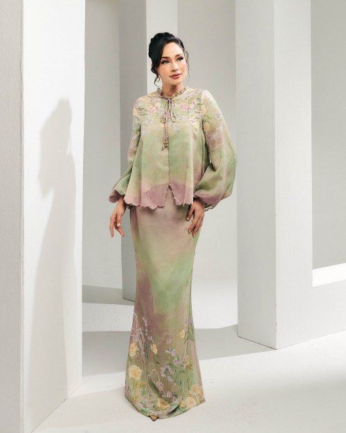 [NEW] Deenara Adaia Strawberry Matcha size S Kurung / Qiszar Wanzar ...