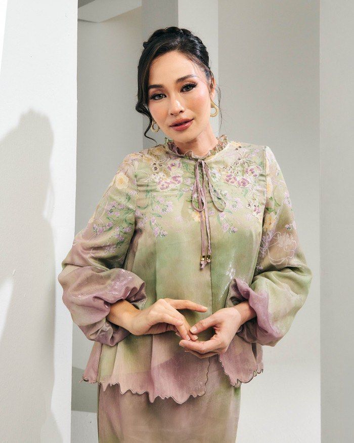 [NEW] Deenara Adaia Strawberry Matcha size S Kurung / Qiszar Wanzar ...