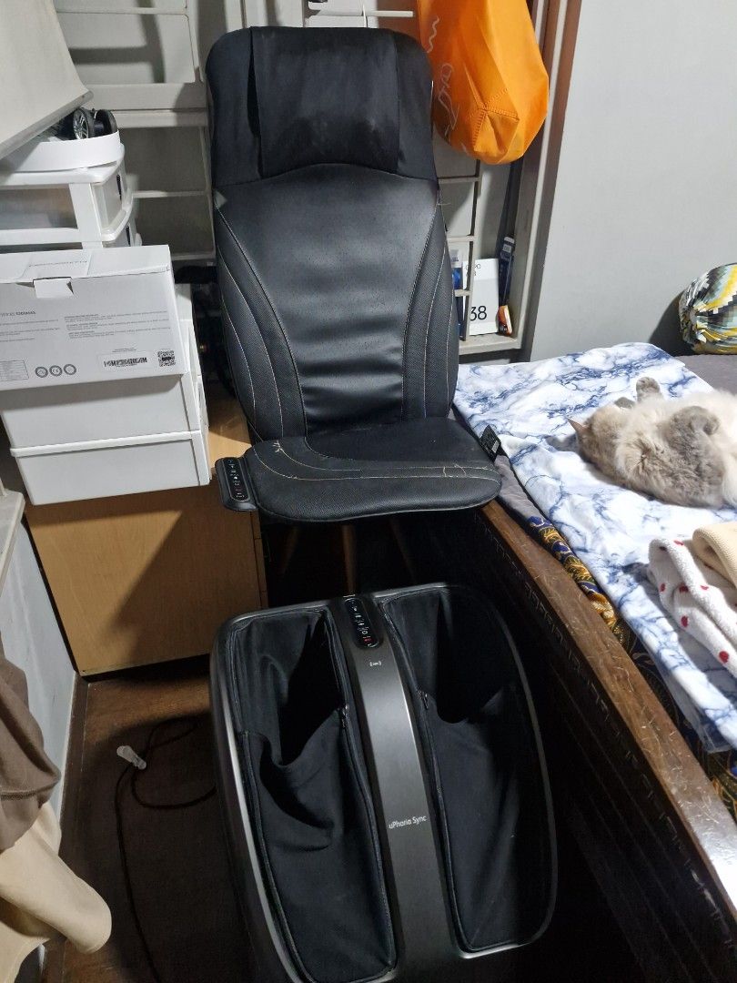 OSIM uJolly and uPhoria Sync Massage Chair, Health & Nutrition, Massage ...