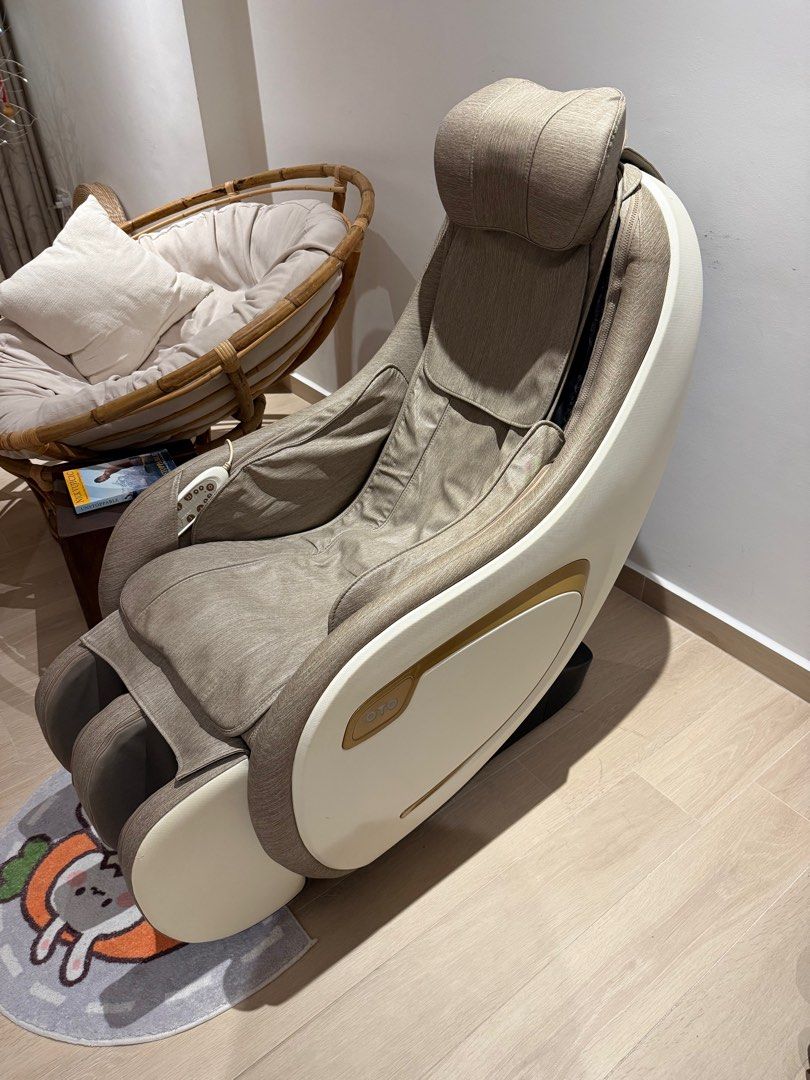 OTO Quantum EQ-10 Massage Chair, Health & Nutrition, Massage Devices on ...