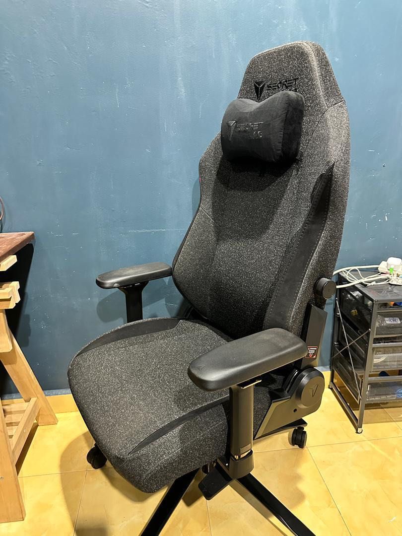 Secretlab Titan Gaming Chair, Furniture & Home Living, Furniture ...