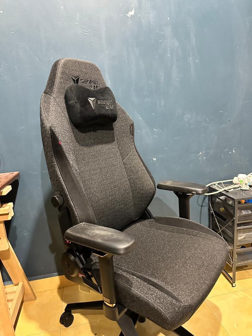 Secretlab Titan Gaming Chair, Furniture & Home Living, Furniture ...