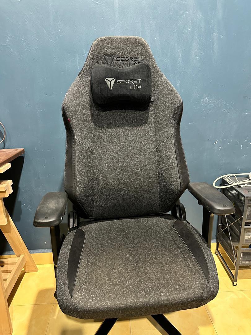 Secretlab Titan Gaming Chair, Furniture & Home Living, Furniture ...
