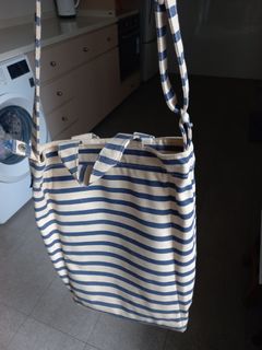 Starbucks Canvas Tote Bag - COOL & Refreshers, Women's Fashion, Bags ...