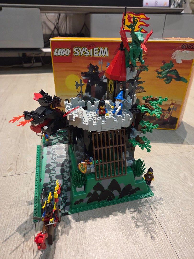 [Vintage] LEGO Castle System 6082 Fire Breathing Fortress (used ...