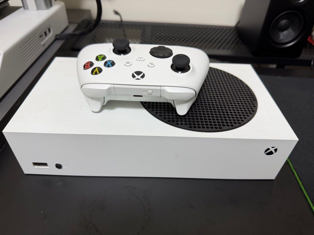 Xbox Series S Console with controller, Video Gaming, Video Game ...
