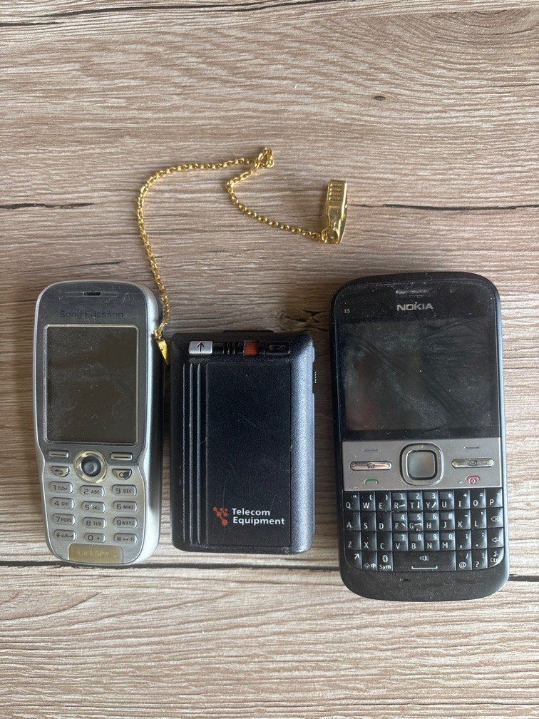 2Old phone and 1 pager, Hobbies & Toys, Memorabilia & Collectibles ...