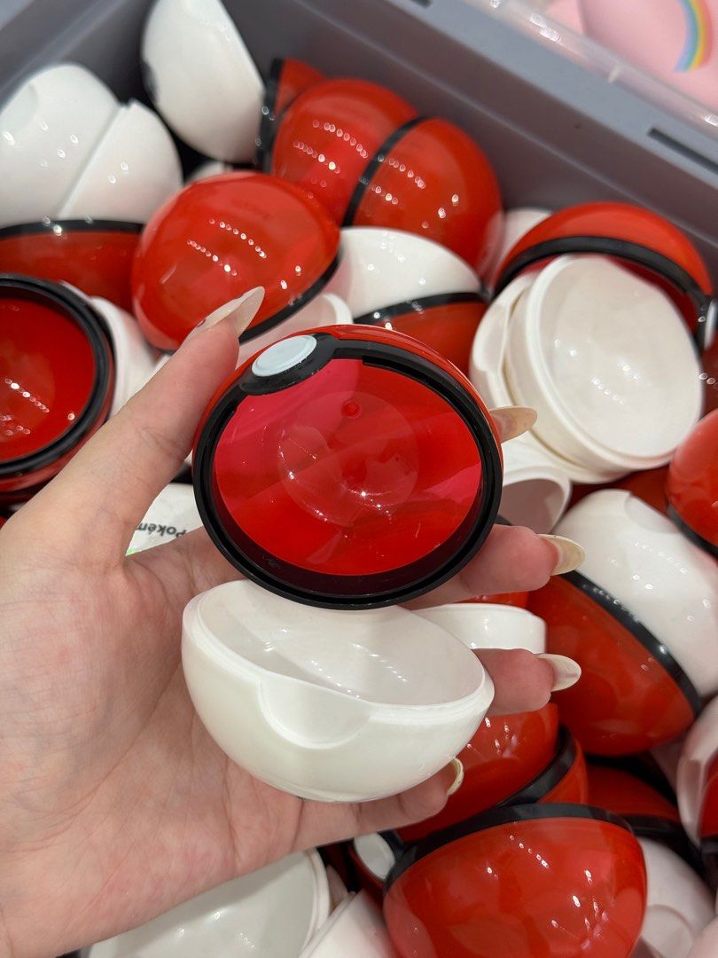 [AUTHENTIC] Poké Ball Display/Case, Hobbies & Toys, Toys & Games on ...