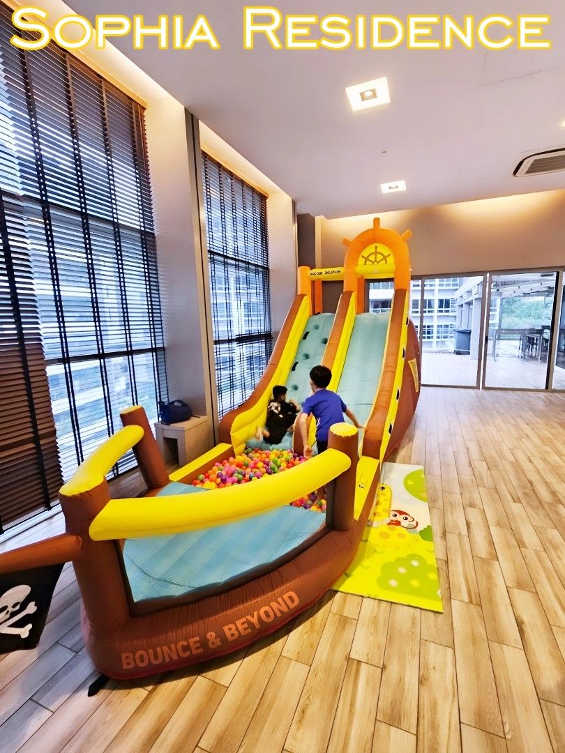 Big Bouncy Castle For Sale, Hobbies & Toys, Toys & Games on Carousell