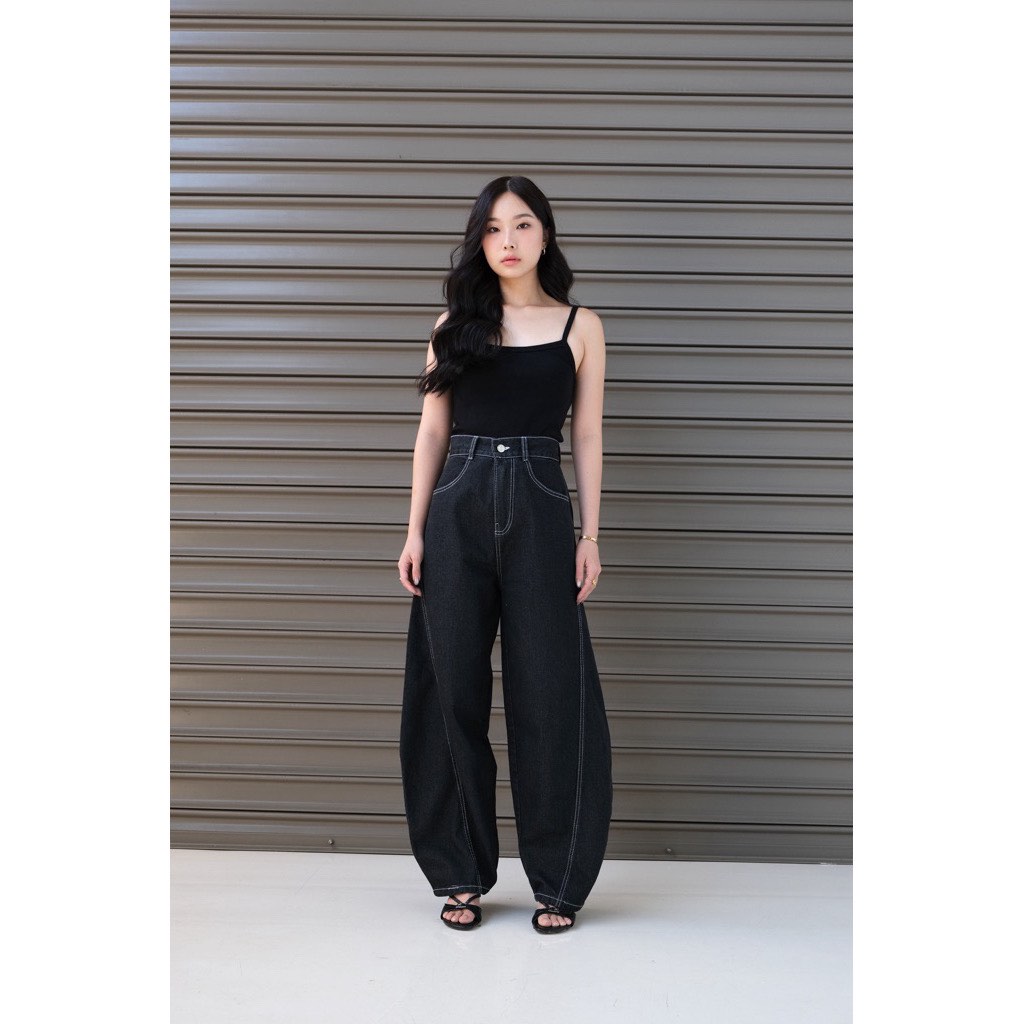 black barrel baggy jeans, Women's Fashion, Bottoms, Jeans & Leggings on ...