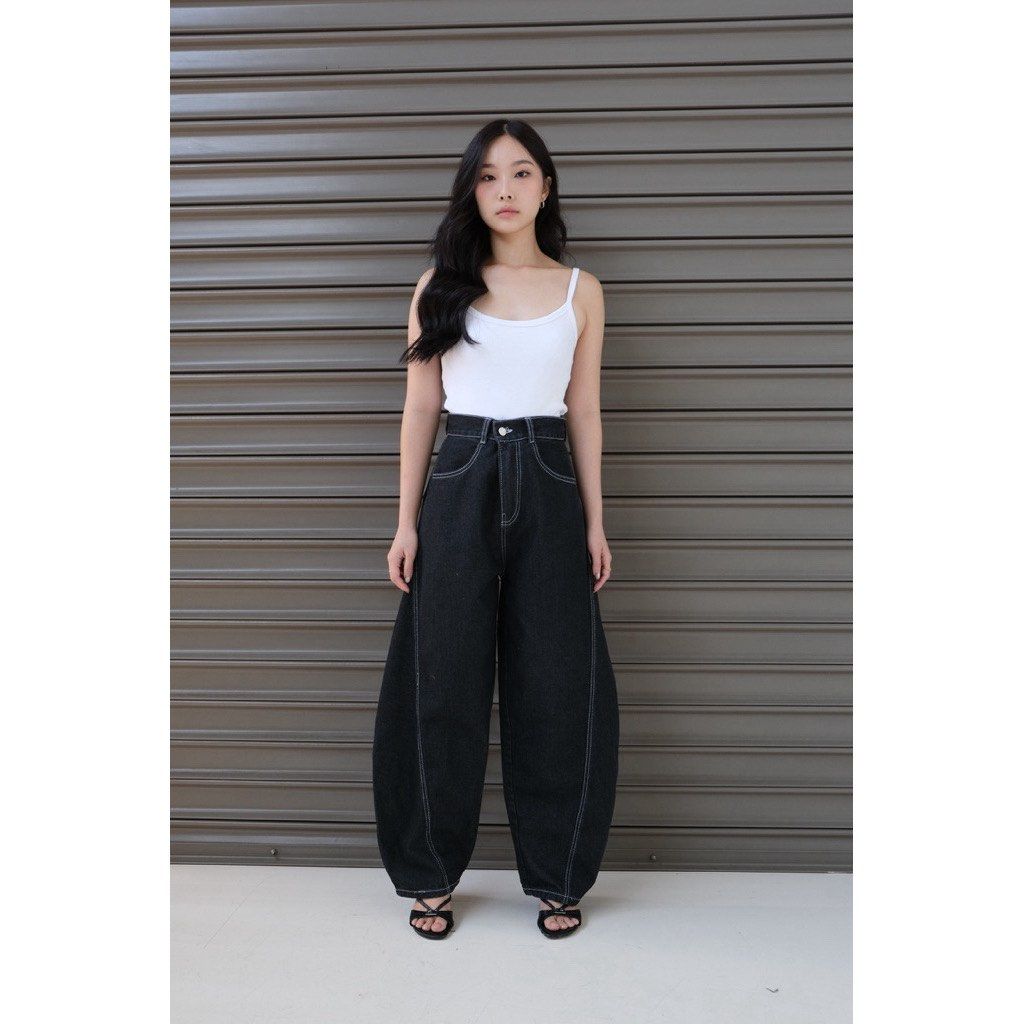 black barrel baggy jeans, Women's Fashion, Bottoms, Jeans & Leggings on ...