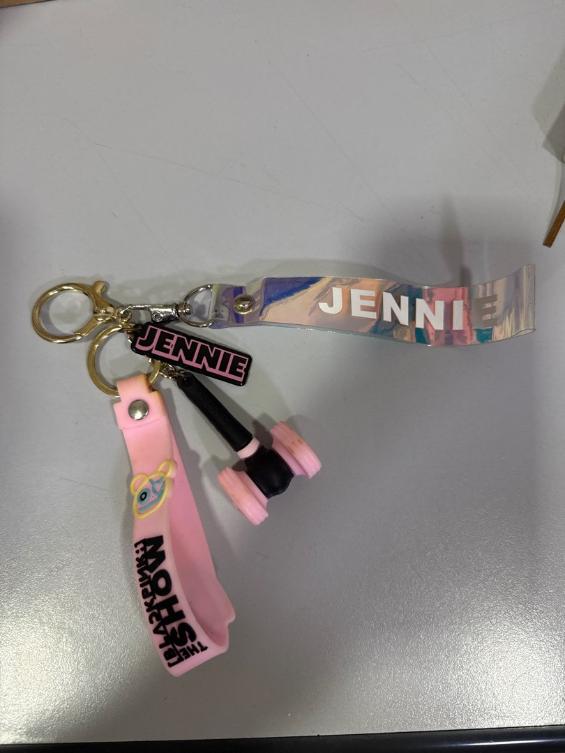 BLACKPINK Jennie Keychain - The Show, Hobbies & Toys, Memorabilia ...