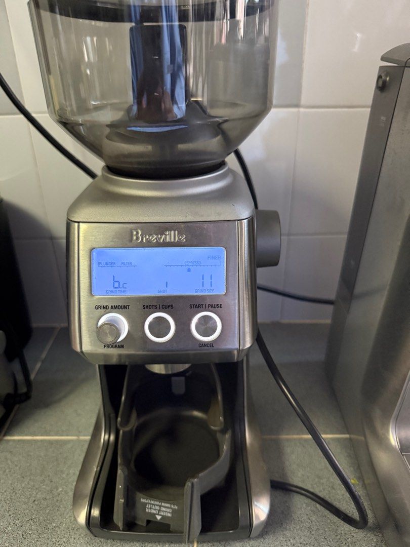 Breville Barista Express Espresso Machine & Grinder, TV & Home ...