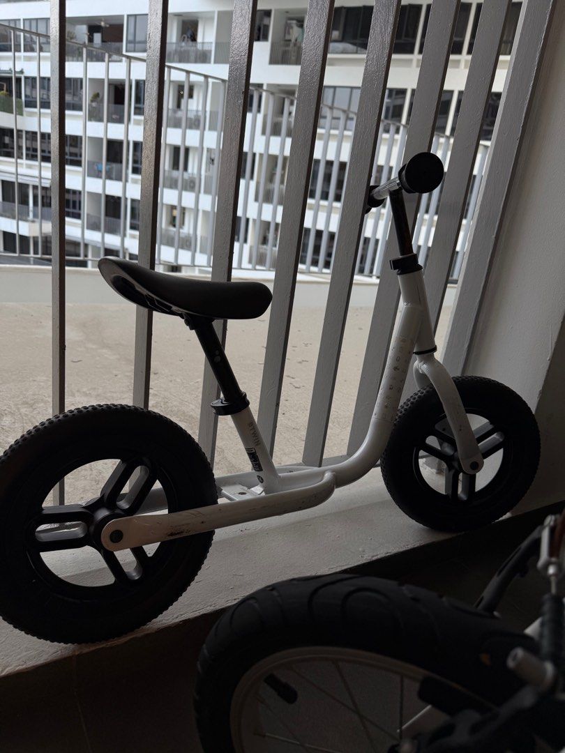 Btwin Balance Bike - White, Sports Equipment, Bicycles & Parts, Bicycles on Carousell