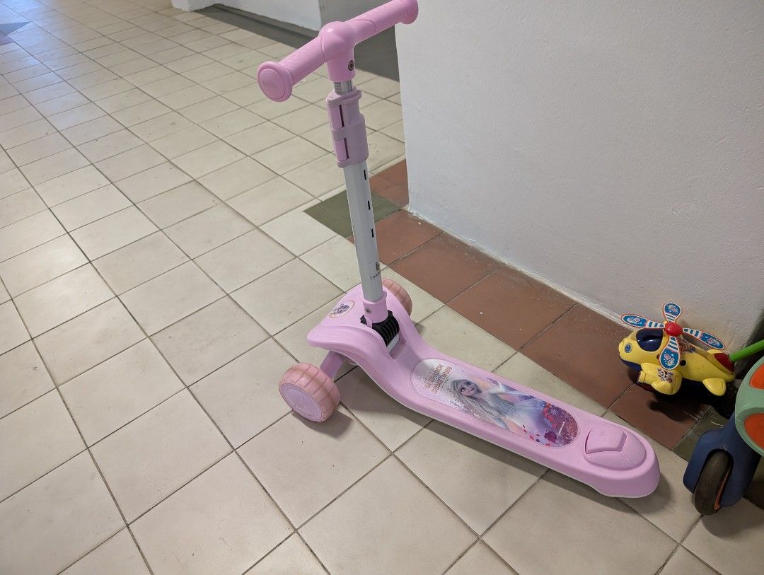 Disney Frozen 3-Wheel Scooter, Sports Equipment, Sports & Games, Skates ...