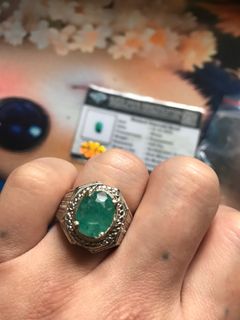 2ct Emerald Ring, Women's Fashion, Jewelry & Organisers, Rings on Carousell