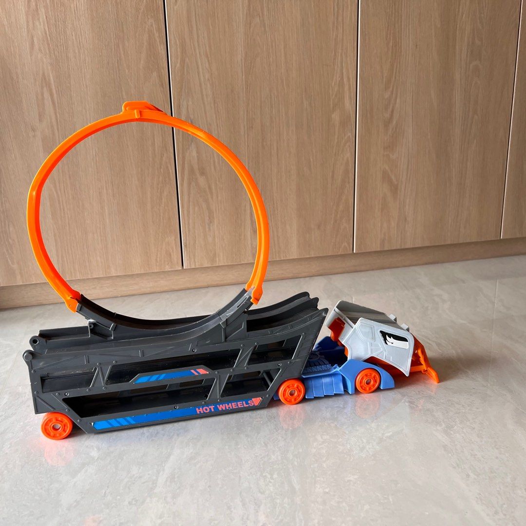 Hot Wheels Loop Track Set, Hobbies & Toys, Toys & Games on Carousell