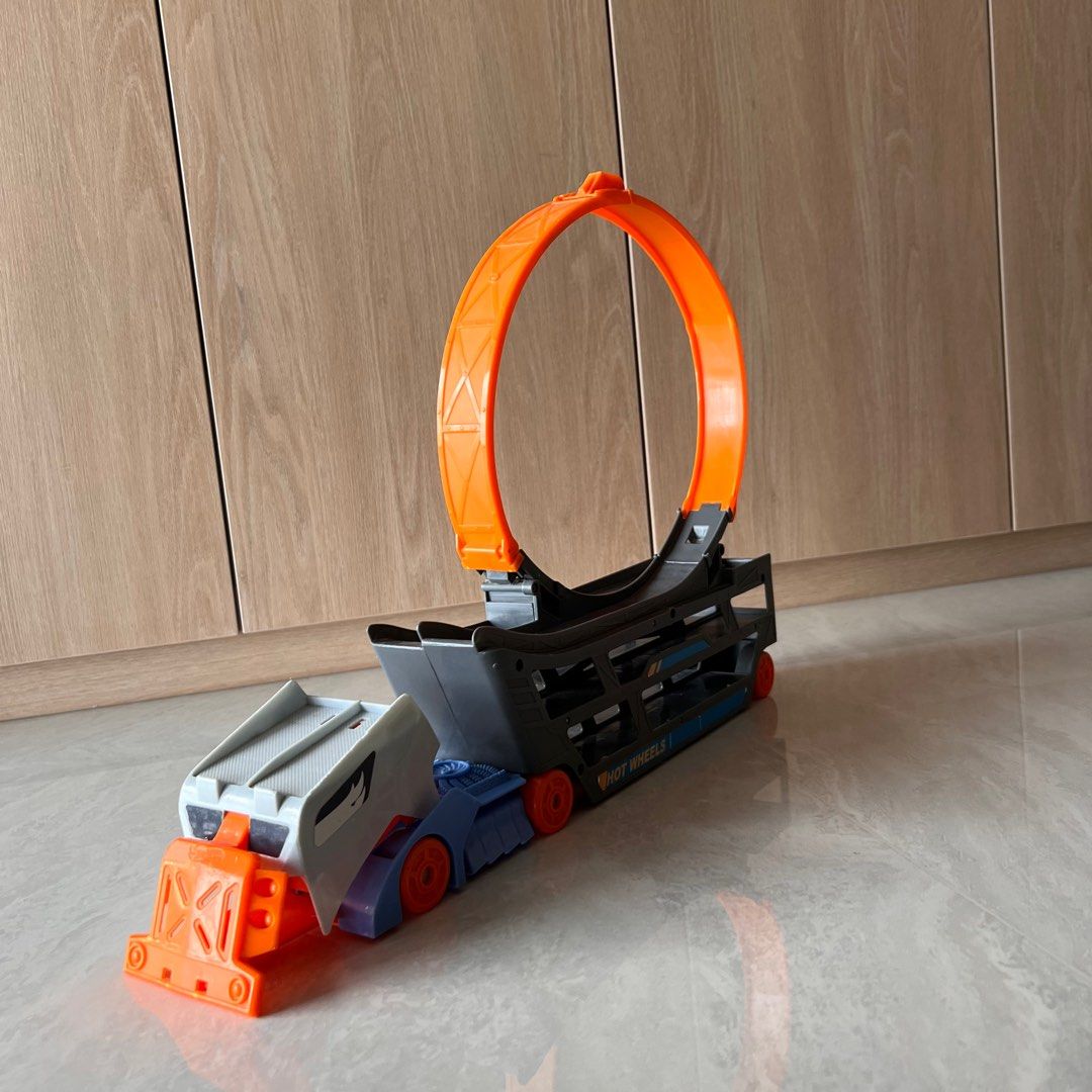 Hot Wheels Loop Track Set, Hobbies & Toys, Toys & Games on Carousell