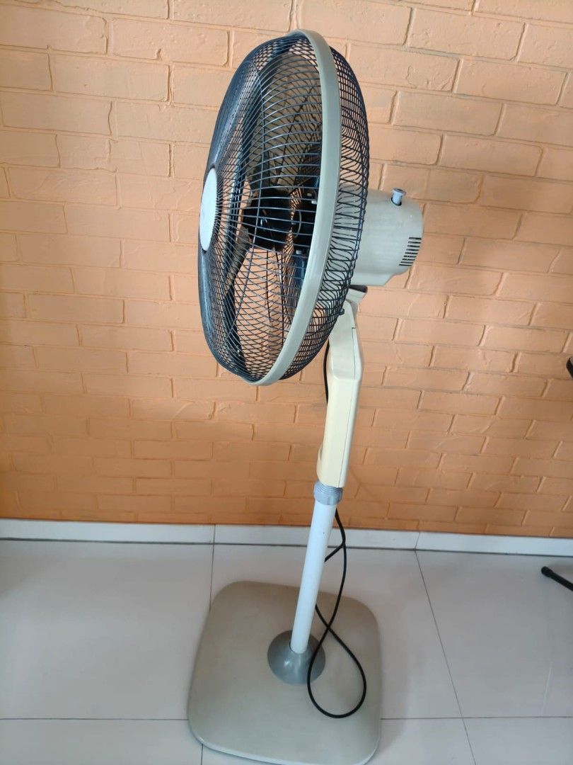 Mistral Stand Fan 16" MSF169R, Furniture & Home Living, Lighting & Fans ...