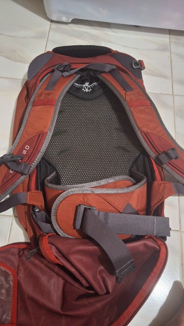 Osprey Farpoint 40 Travel Backpack, Men's Fashion, Bags, Backpacks on ...