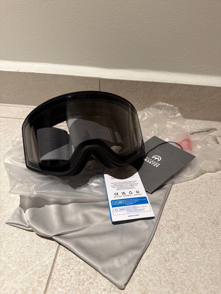 OutdoorMaster Ski Goggles Pulse Clear VLT 99% , Sports Equipment, Other ...