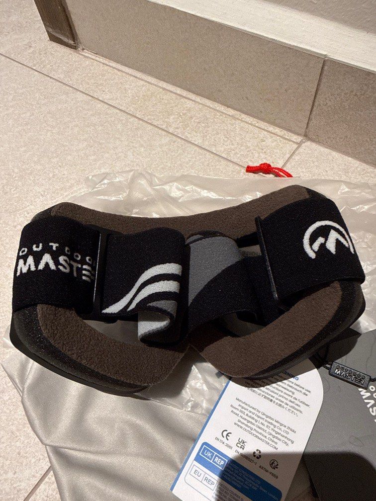 OutdoorMaster Ski Goggles Pulse Clear VLT 99% , Sports Equipment, Other ...