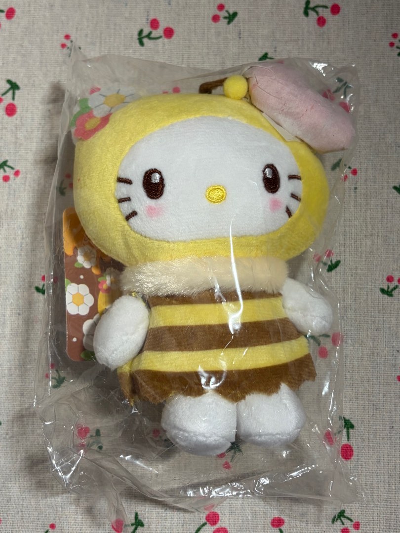 Sanrio Hello Kitty Bee Keychain Plush, Hobbies & Toys, Toys & Games on ...