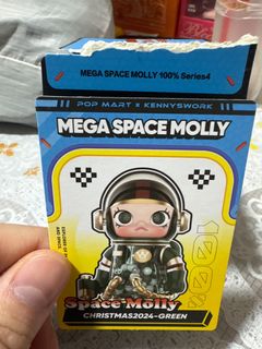Popmart - Mega Molly 400%, Hobbies & Toys, Toys & Games on Carousell